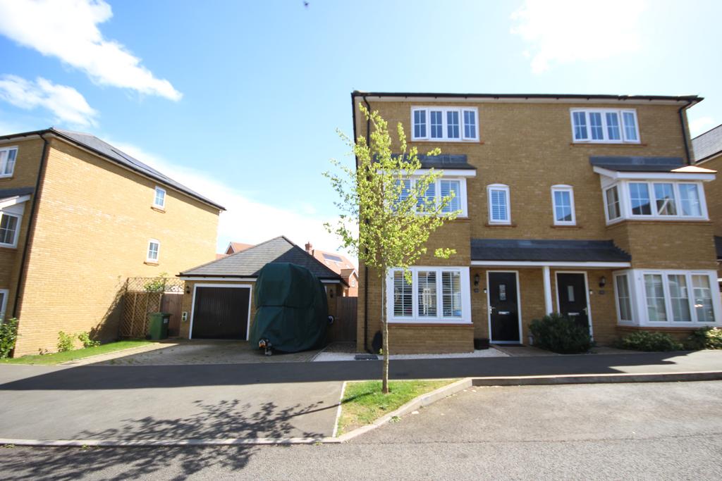 Chapelfield Way, Allington ME16 4 bed semi-detached house - £500,000