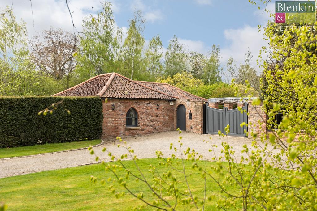 The Gate House, Water Fulford Hall... 2 bed cottage to rent - £1,995 ...
