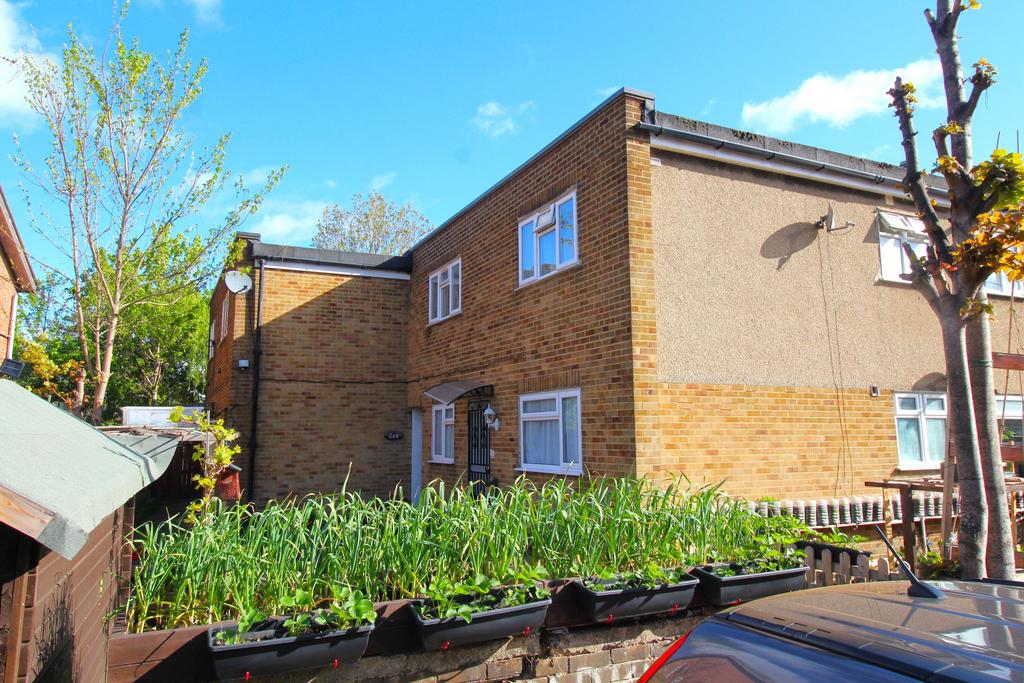 Rainham RM13 2 bed flat - £250,000