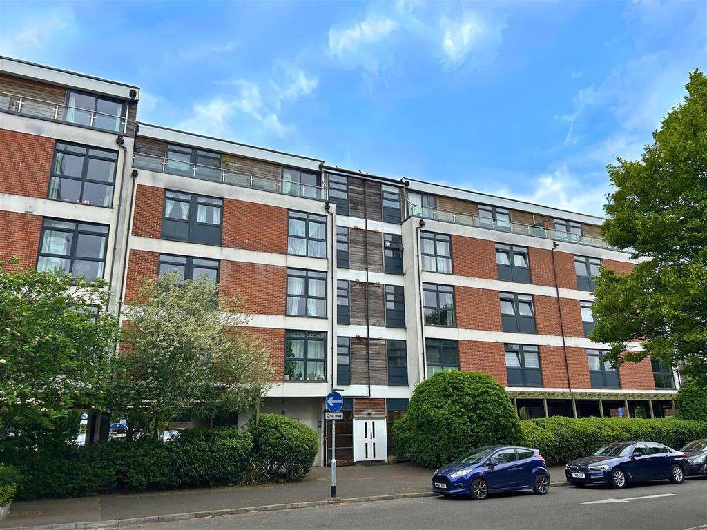 Aits View, West Molesey KT8 2 bed apartment for sale - £339,950