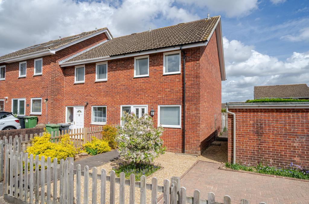 Harting Down, Petersfield, GU31 2 bed end of terrace house - £360,000