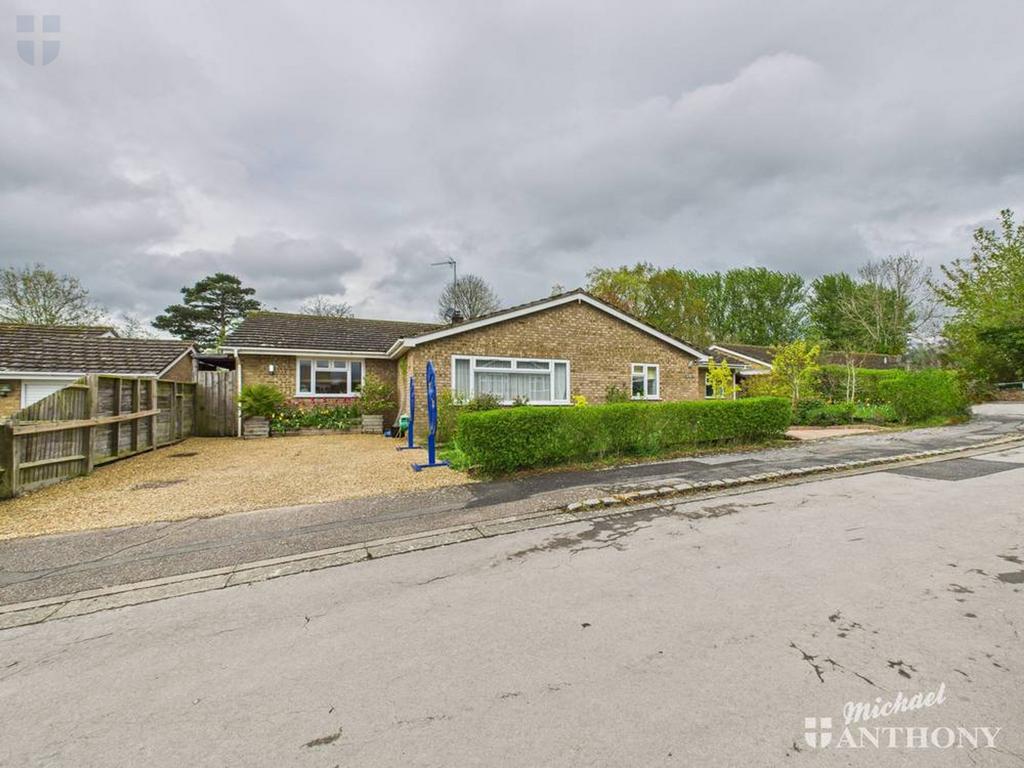 Old Barn Close, Gawcott, Buckingham... 5 bed detached bungalow - £600,000