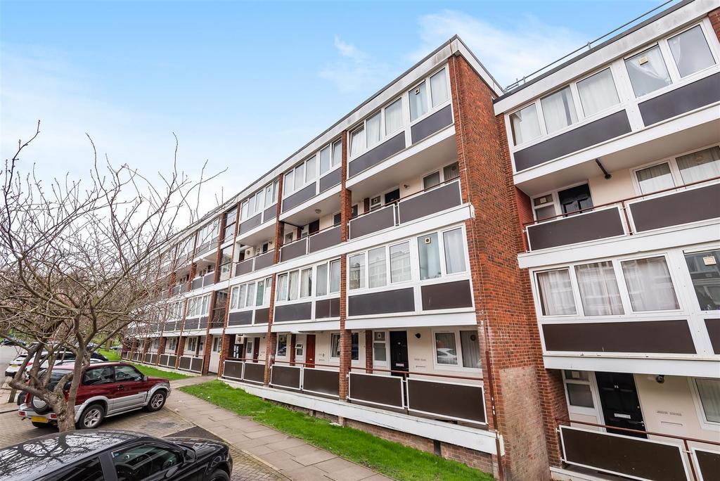 Sherfield Gardens, Roehampton SW15 4 bed flat - £2,300 pcm (£531 pw)