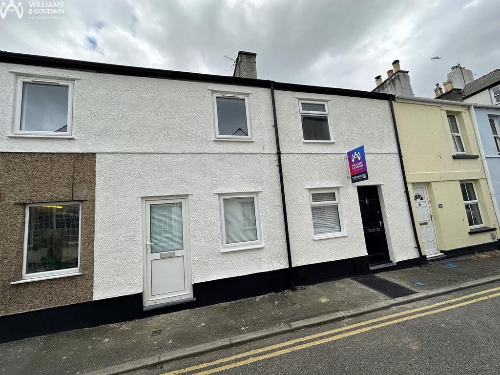 New Street, Caernarfon, LL55 2 bed terraced house - £70,000