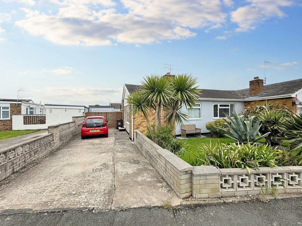 Llys Charles, Towyn, Conwy, LL22 9NT 2 bed semi-detached bungalow for ...