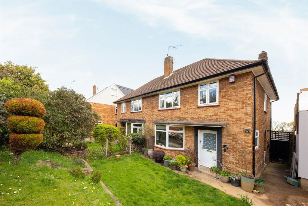 Springfield Avenue, London N10 3 bed house - £2,600 pcm (£600 pw)