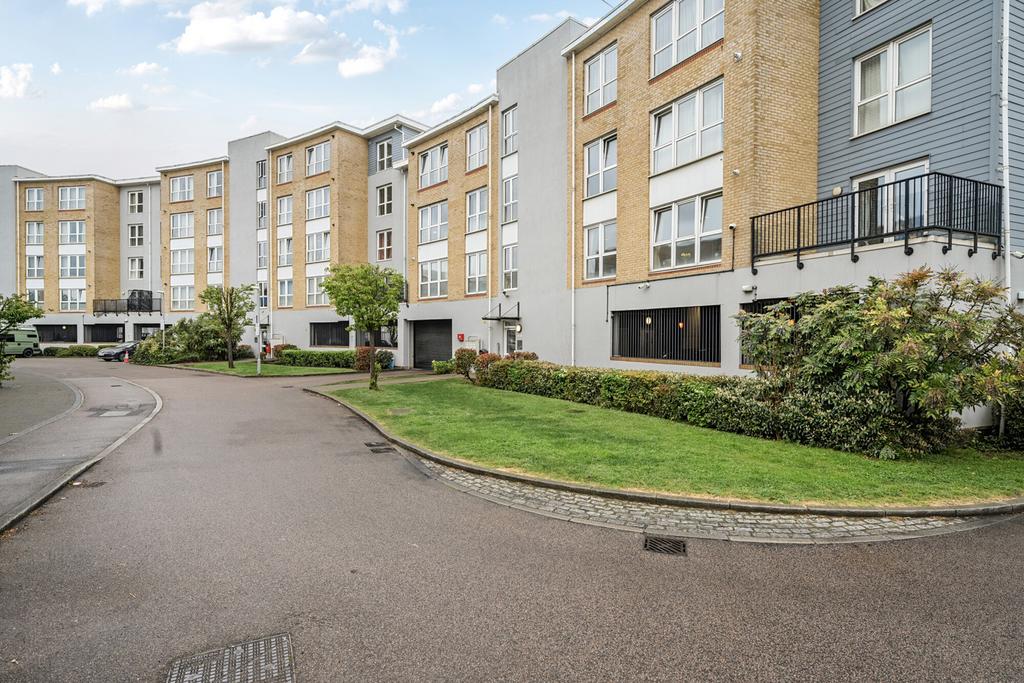 Admirals Way, Gravesend, Kent 1 bed apartment for sale - £180,000