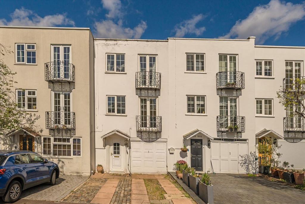 Eaton Drive, Kingston Upon Thames KT2 4 bed terraced house for sale - £ ...