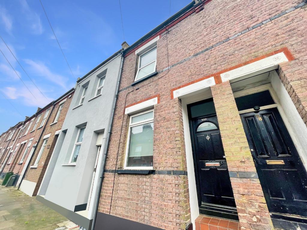 Cowper Street, Luton, Bedfordshire... 2 bed terraced house - £230,000
