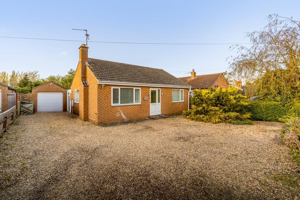 Main Road, Holbeach Drove, Spalding 2 bed detached bungalow for sale ...