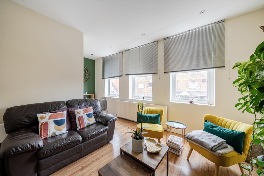 Tottenham Lane, London, N8 2 bed flat to rent - £1,999 pcm (£461 pw)