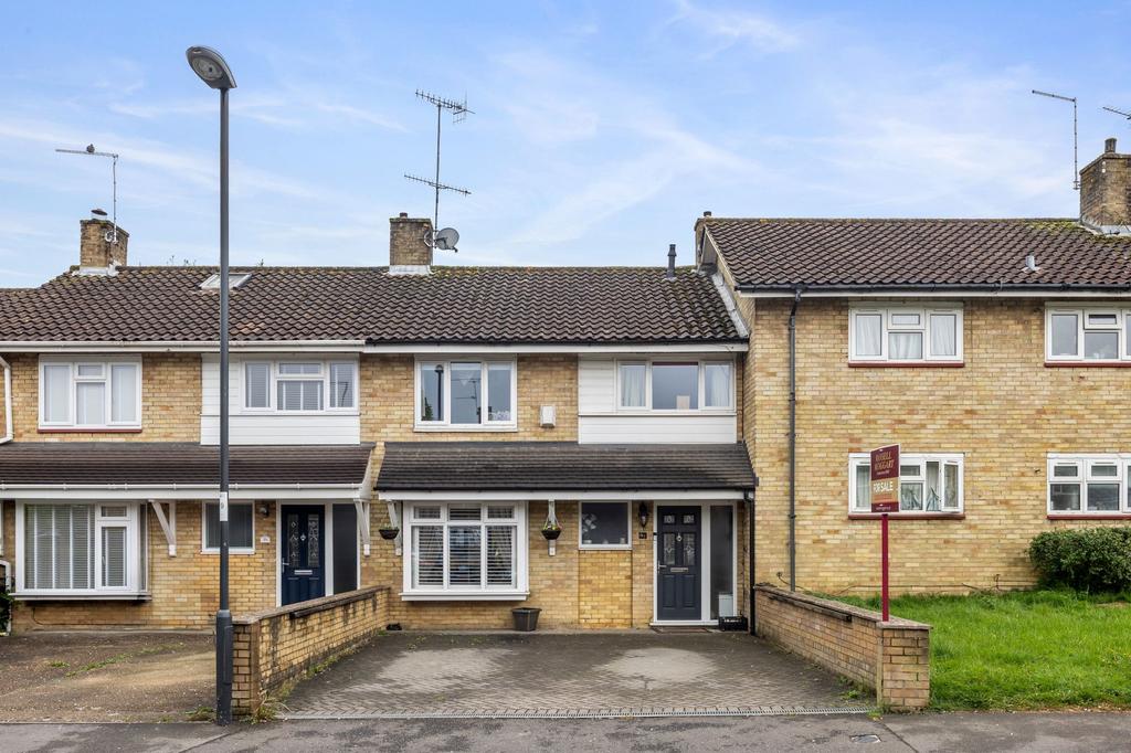 Southgate Drive, Crawley RH10 3 bed terraced house for sale - £400,000