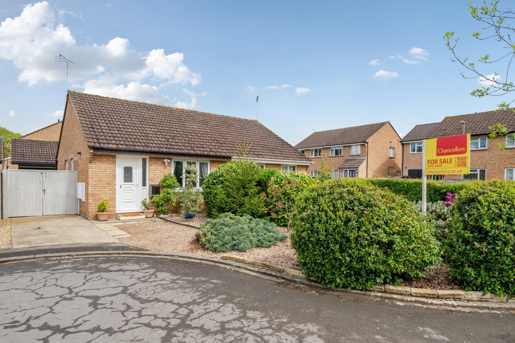 Abingdon, Oxfordshire, OX14 2 bed semi-detached bungalow for sale - £350,000