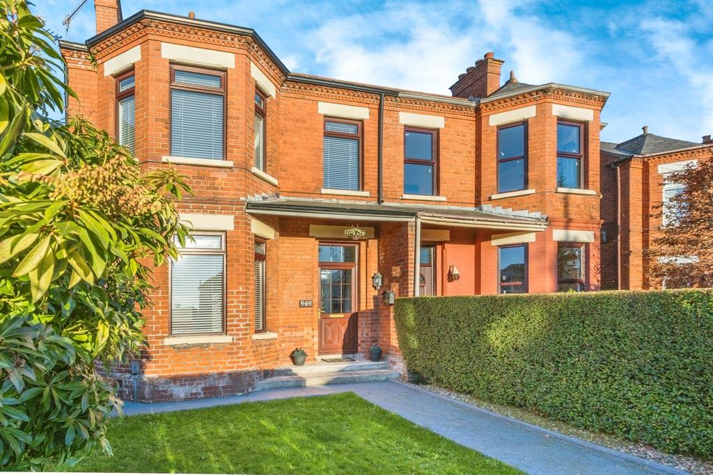 Oldpark Road, Belfast BT14 3 bed detached house - £190,000