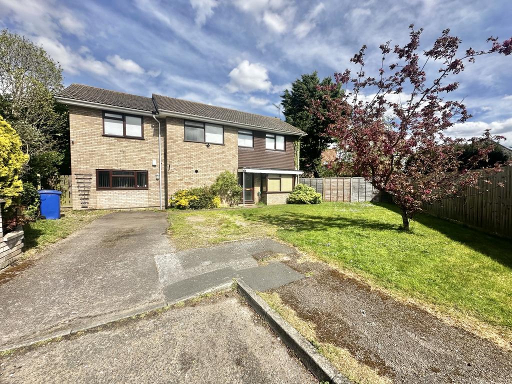 Queensway, Mildenhall, Suffolk, IP28 5 bed detached house - £1,900 pcm ...