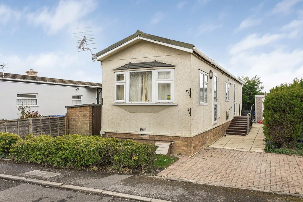 Thames Avenue, Penton Park, Chertsey... 2 bed park home for sale - £130,000