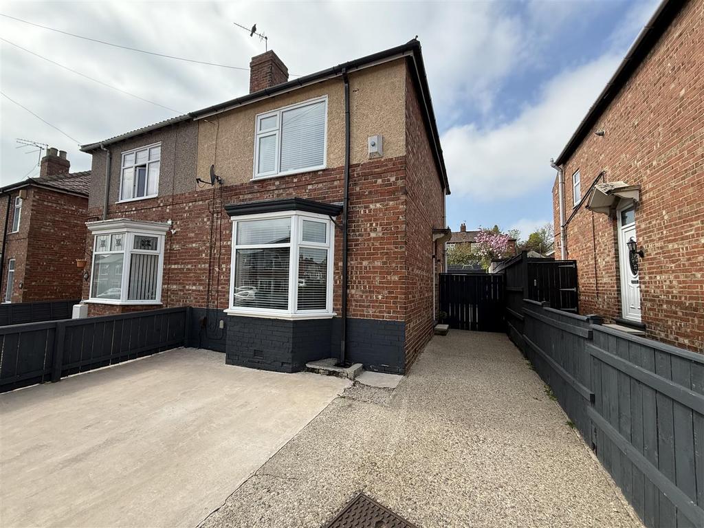 Leyburn Road, Darlington 2 bed semi-detached house for sale - £145,000