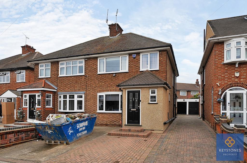 Carter Drive, Collier Row, RM5 3 bed semi-detached house for sale - £ ...