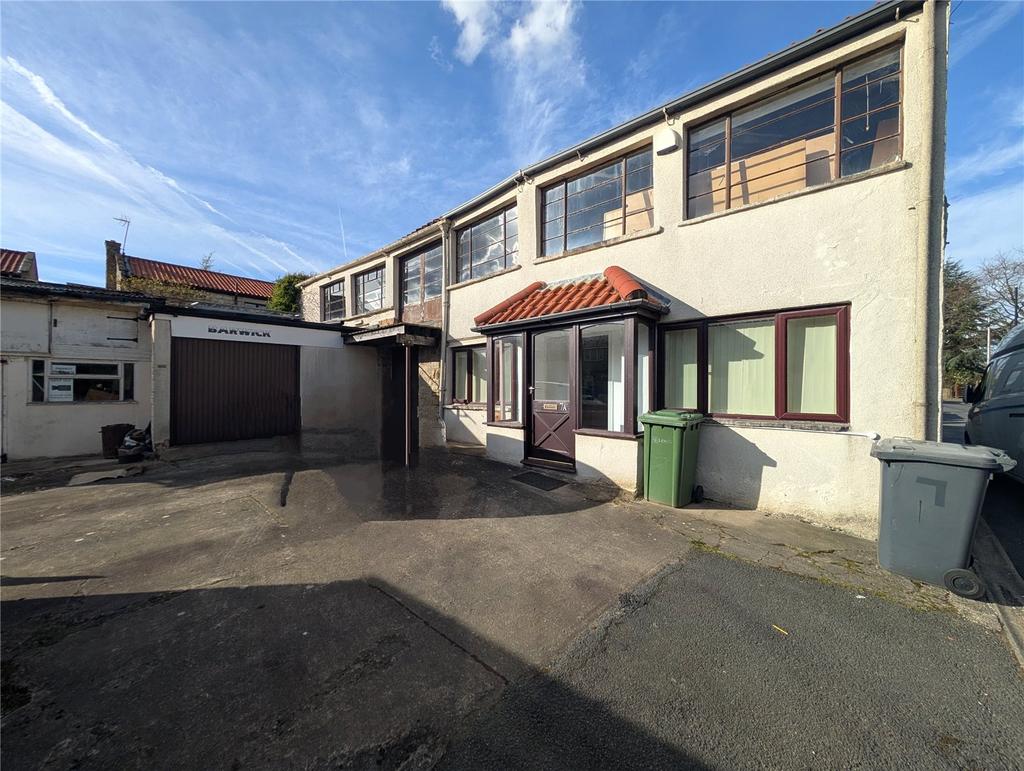 Potterton Lane, Barwick in Elmet... 3 bed detached house - £195,000