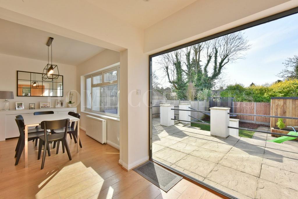 Brackendale, Potters Bar, EN6 3 bed semi-detached bungalow - £2,250 pcm ...