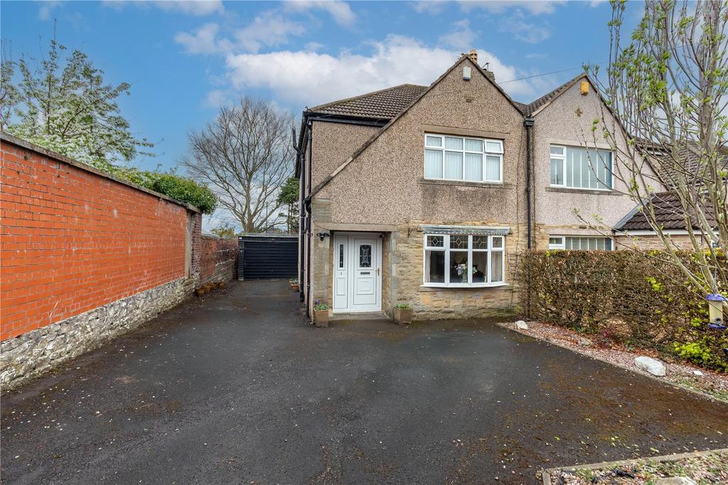 Warwick Drive, Clitheroe, Lancashire... 3 bed semi-detached house for ...