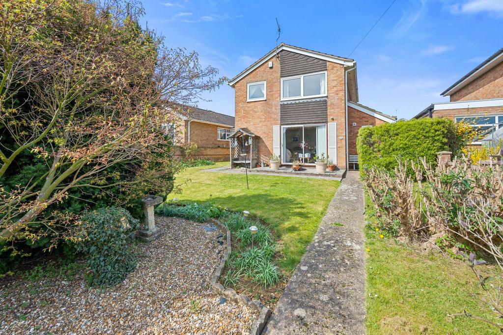 Moorfield Green, Kettering NN14 3 bed detached house for sale - £300,000