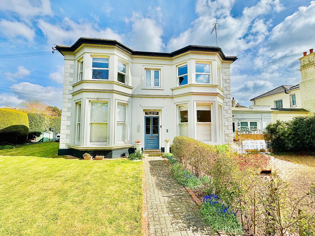 Crescent Road, Worthing, BN11 1 bed flat for sale - £135,000