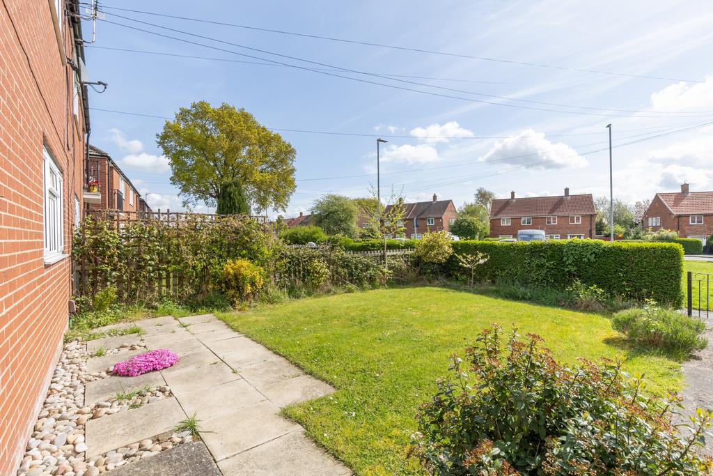 Swarcliffe Drive, Leeds LS14 1 bed flat - £795 pcm (£183 pw)