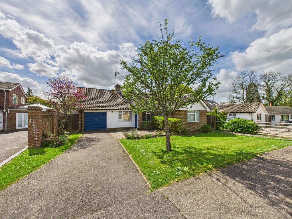 West Way, Horsham RH13 4 bed detached house for sale - £650,000