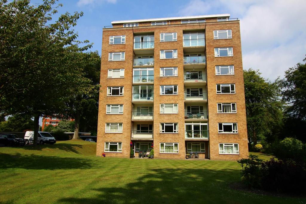 Compton Place Road, Eastbourne, BN21 1EE 2 bed flat for sale - £310,000
