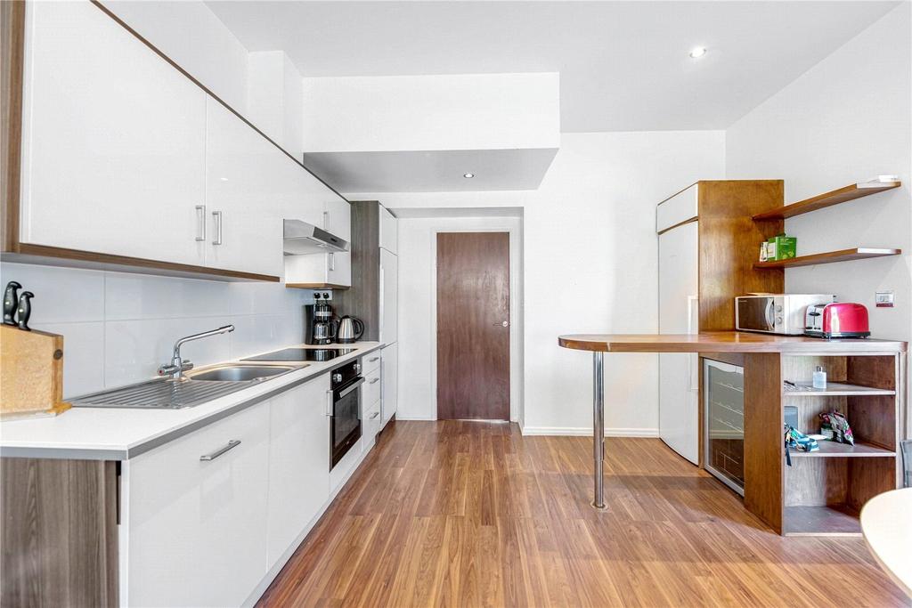 Balham Grove, London, SW12 2 bed terraced house to rent - £2,500 pcm (£ ...