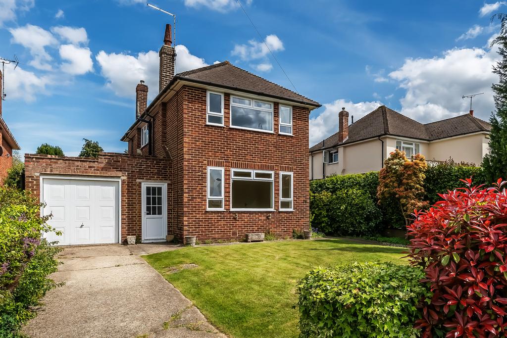Orchard Way, Oxted, Surrey 3 bed detached house for sale - £775,000
