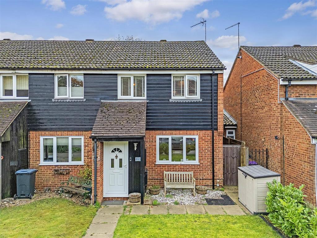 Roydon Road, Stanstead Abbotts 3 bed end of terrace house for sale - £ ...