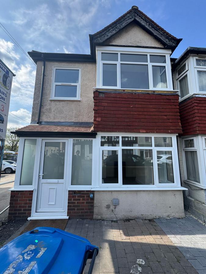 Thornton Heath CR7 3 bed end of terrace house to rent - £2,000 pcm (£ ...