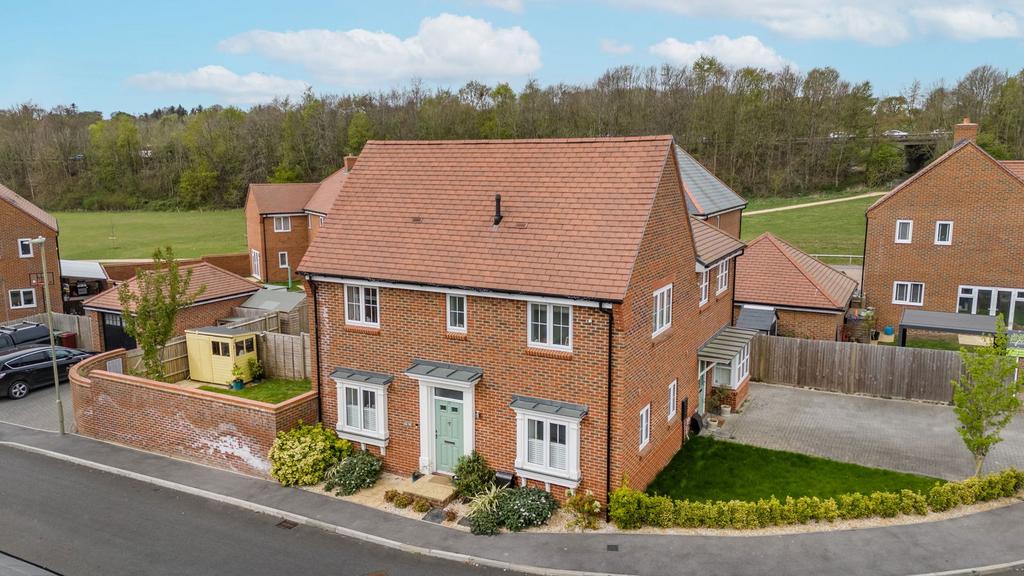 Hazel Way, Whitchurch, RG28 7FY 3 bed semi-detached house for sale - £ ...