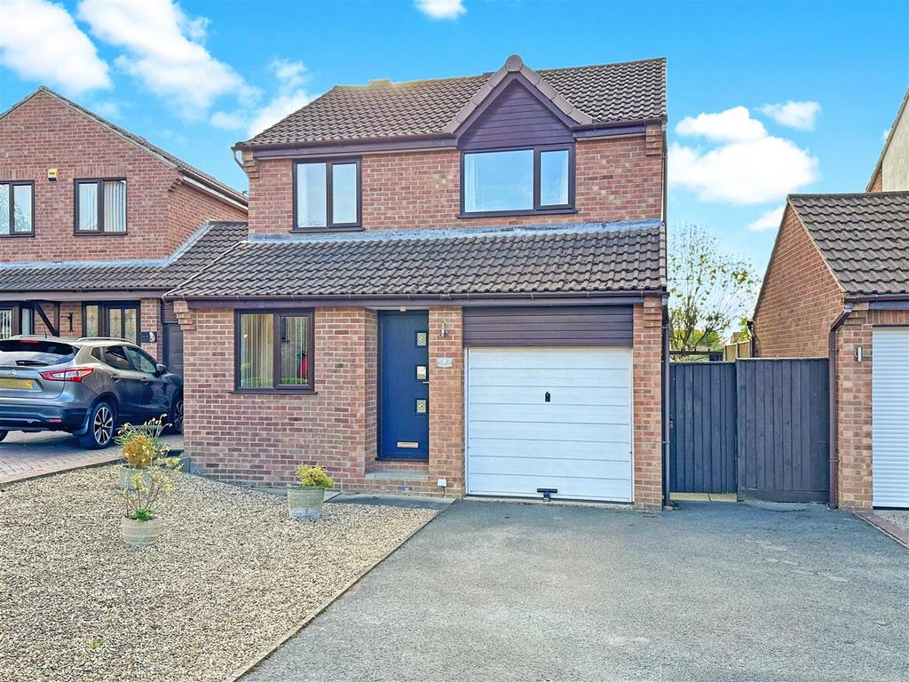 Graham Close, New Balderton, Newark 3 bed detached house for sale - £ ...