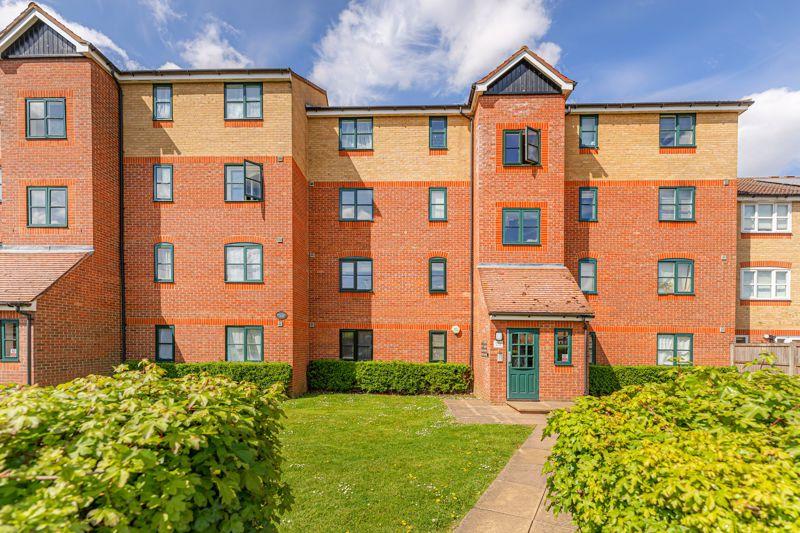 Wallace Court, Eden Close, Enfield... 2 bed flat for sale - £285,000