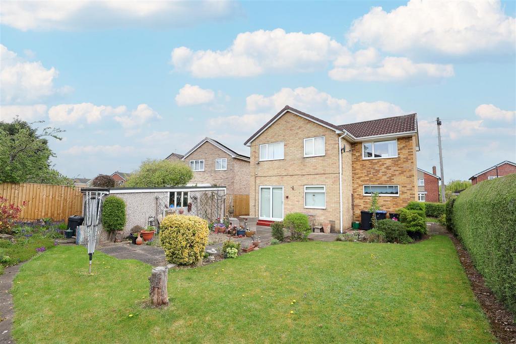 Whitcliffe Drive, Ripon 4 bed detached house - £350,000