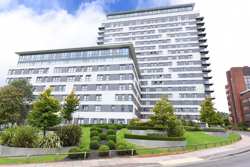 Skyline Plaza, Basingstoke... 2 bed apartment to rent - £1,450 pcm (£ ...