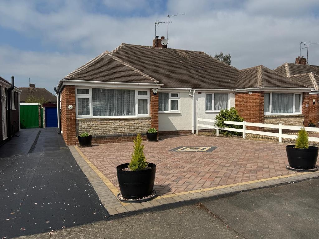 Broomhill Close, Great Barr... 2 bed semi-detached bungalow for sale ...