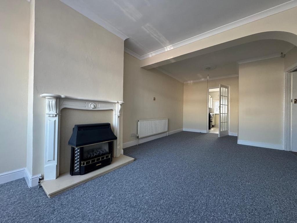 Bower Way, Slough, SL1 5JG 3 bed house - £1,750 pcm (£404 pw)