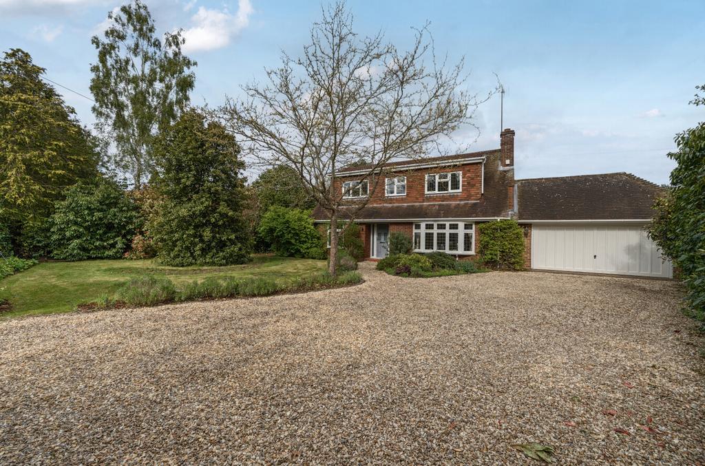 Clares Green Road, Reading RG7 4 bed detached house for sale - £900,000
