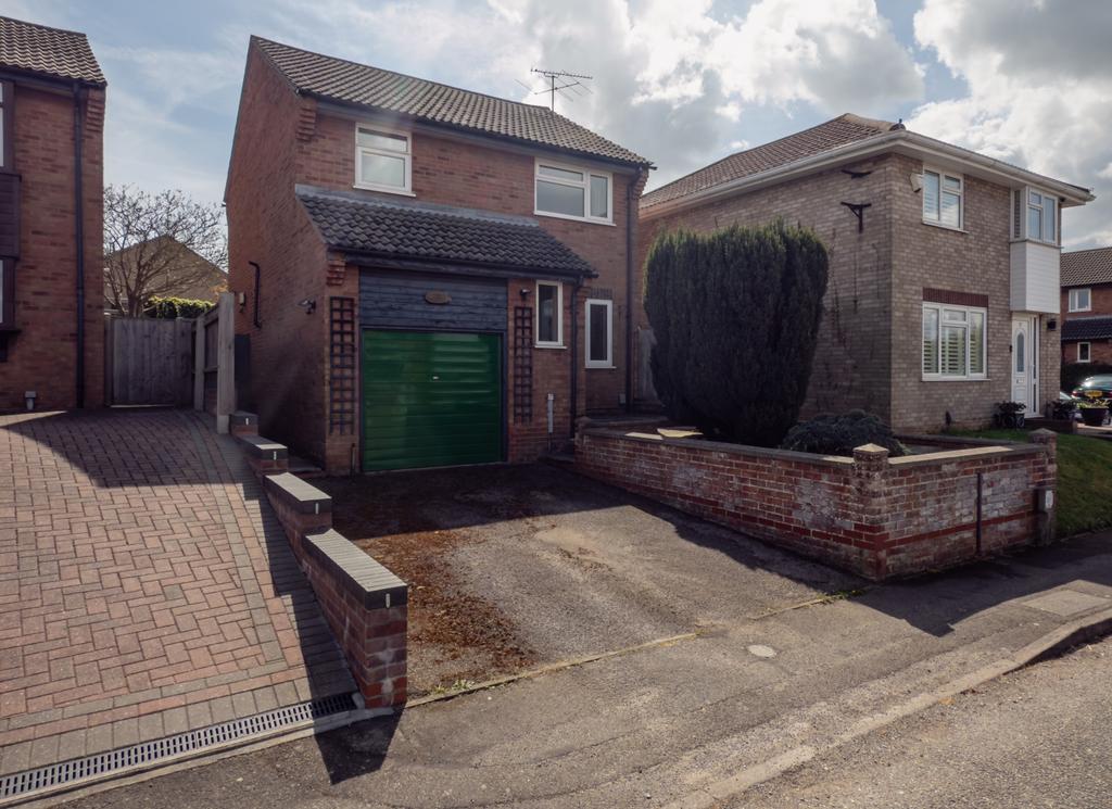 Brandon Road, Felixstowe IP11 3 bed detached house for sale - £300,000