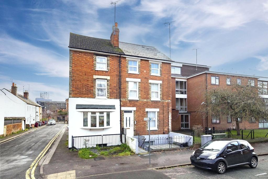 George Street, Reading, Berkshire, RG1 2 bed apartment - £210,000