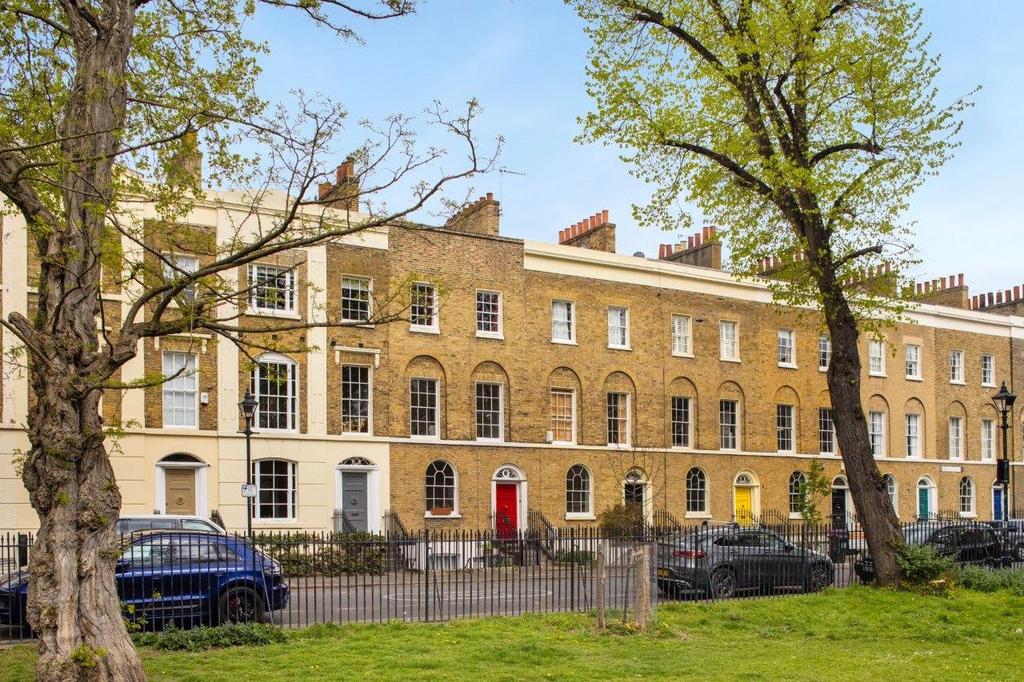 Tredegar Square, Bow, London, E3 2 bed terraced house for sale - £1,000,000