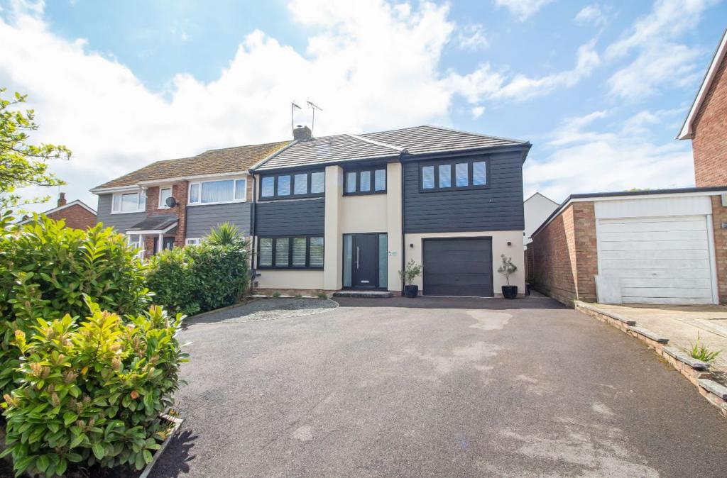 Hazleton Way, Horndean, PO8 9DR 4 bed semi-detached house - £525,000