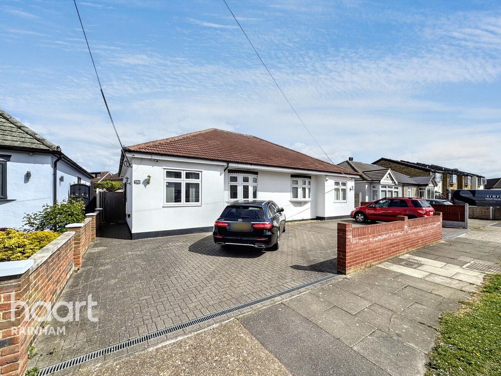 Stanley Road North, Rainham, RM13 8AX 3 bed semi-detached bungalow for ...