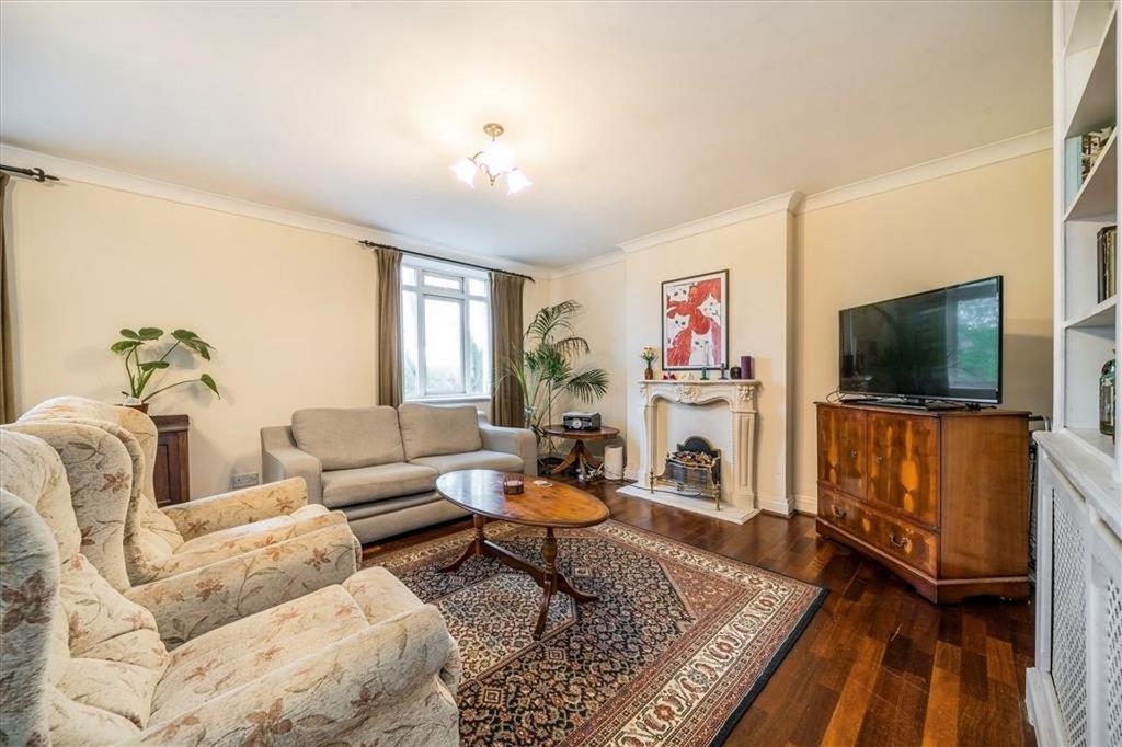 Rectory Square, London E1 4 bed flat - £650,000