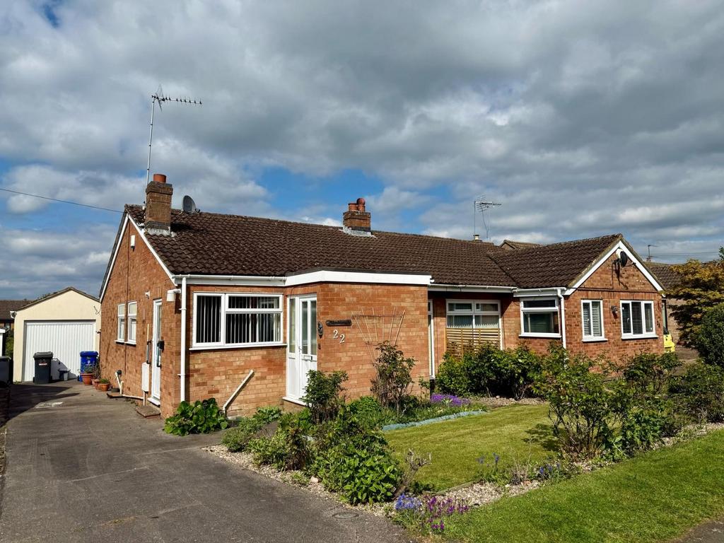 Orchard Way, Cogenhoe, Northampton... 2 bed bungalow for sale - £260,000