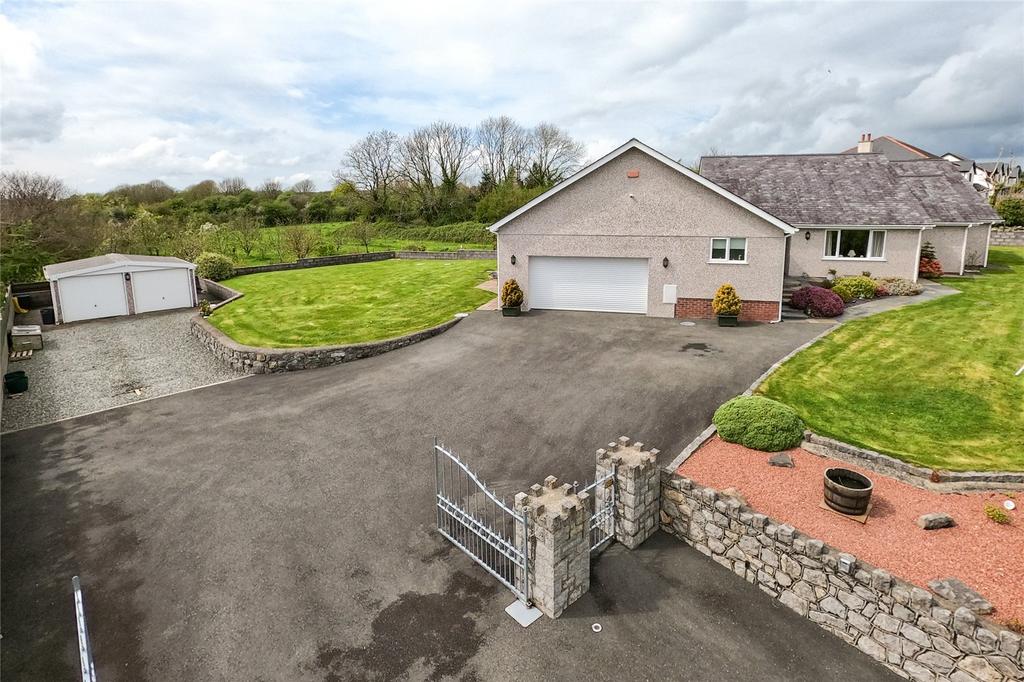 Llanbedrgoch, Isle of Anglesey, LL76 4 bed bungalow - £550,000